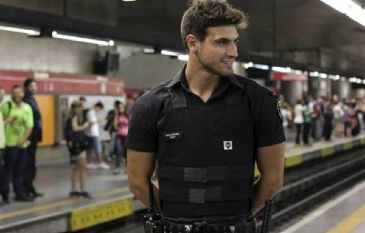 Él es el policía más sexy de Brasil