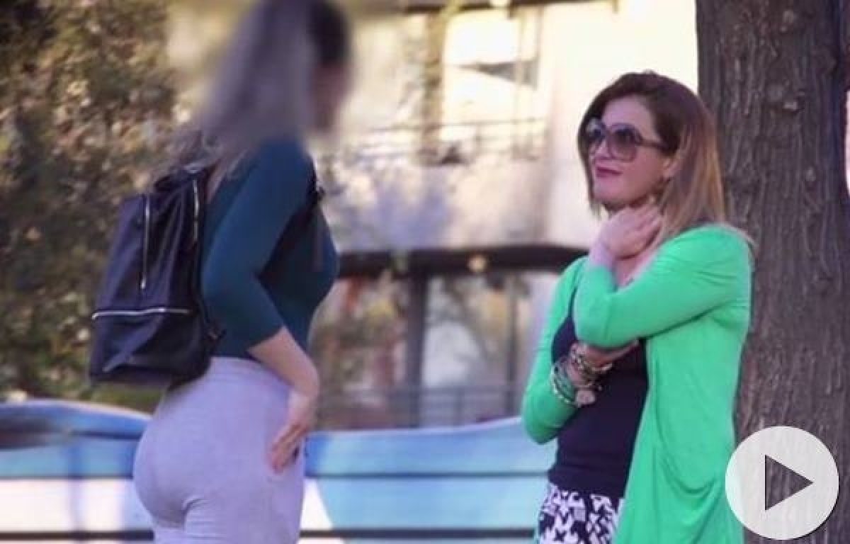 Mujer Seduce Mujeres