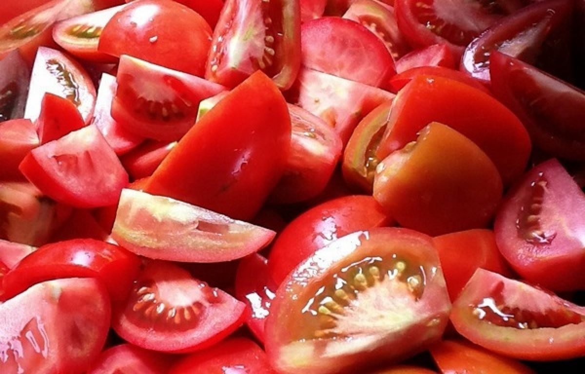 Aprende a cortar tomates en 10 segundos