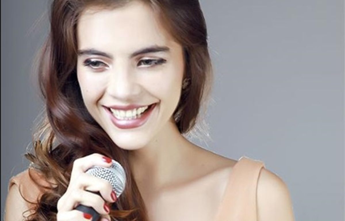 La colombiana Daniela Rojas cautivó con su voz al público de China