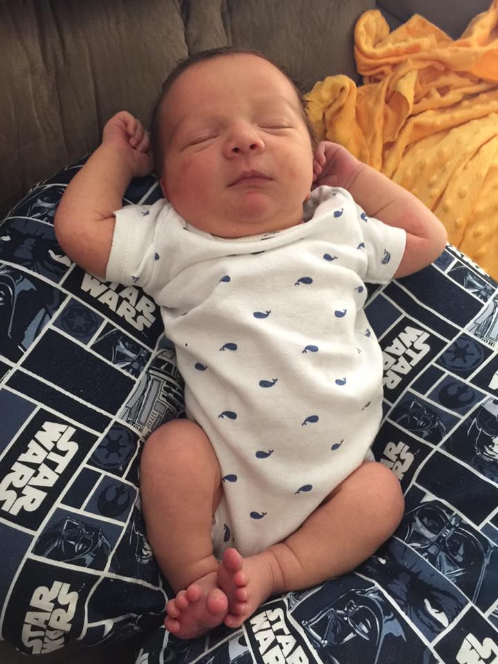 Este bebé no debía nacer, pero supo cómo ingeniárselas para vivir