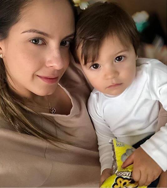 A Laura Acuña la critican por la alimentación de su hijo