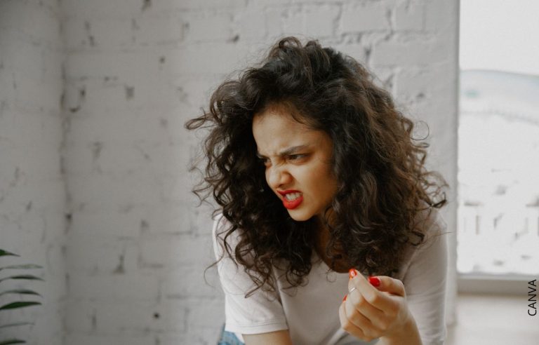 ¿Qué significa encontrar siempre pelos en la comida?