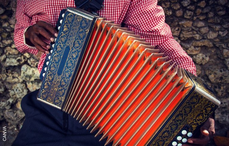 Así suena 'El Santo Cachón' y otros vallenatos en inglés